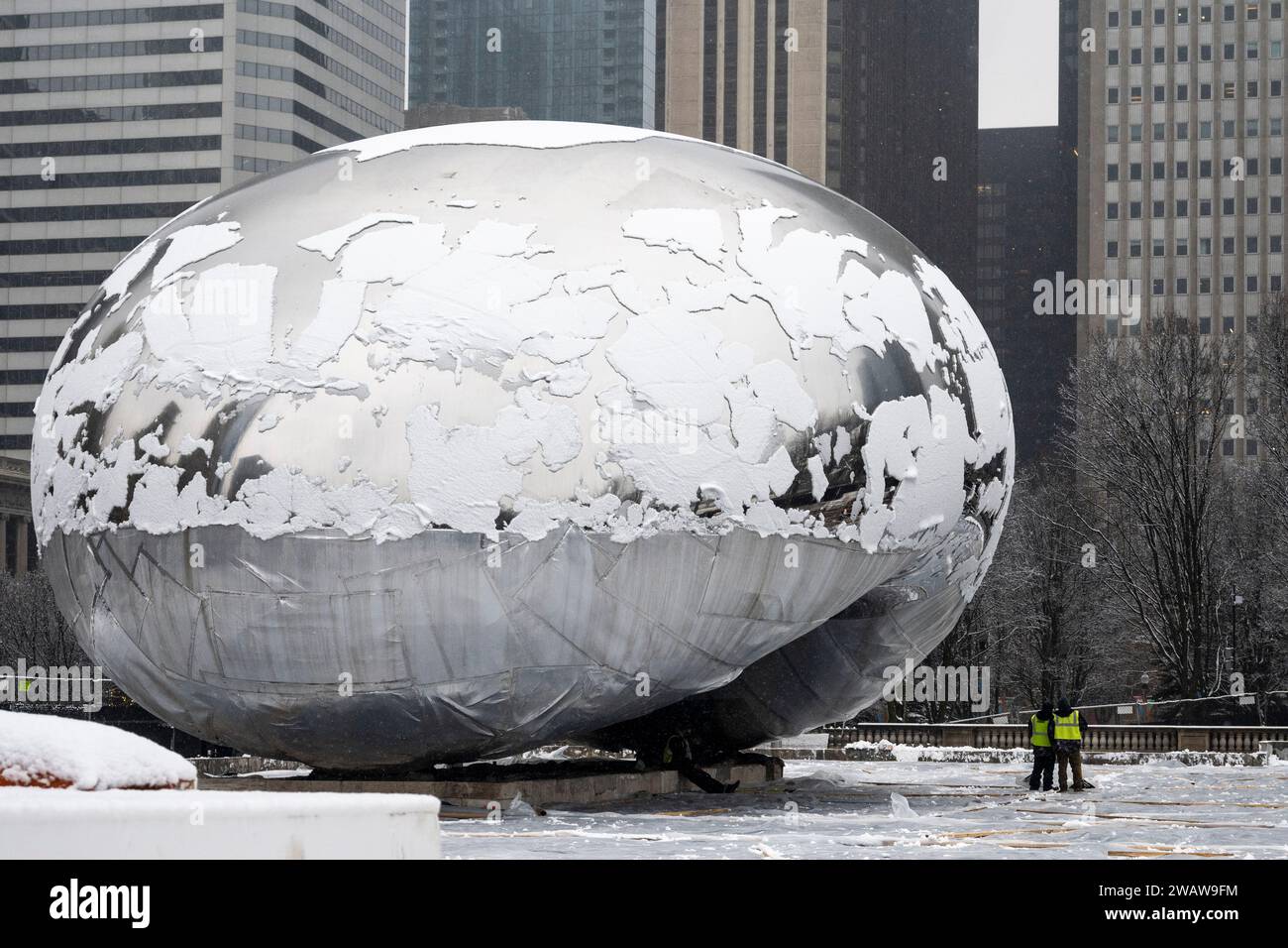 Chicago, USA. 6 January 2024. Chicago weather : Cloud Gate, in ...