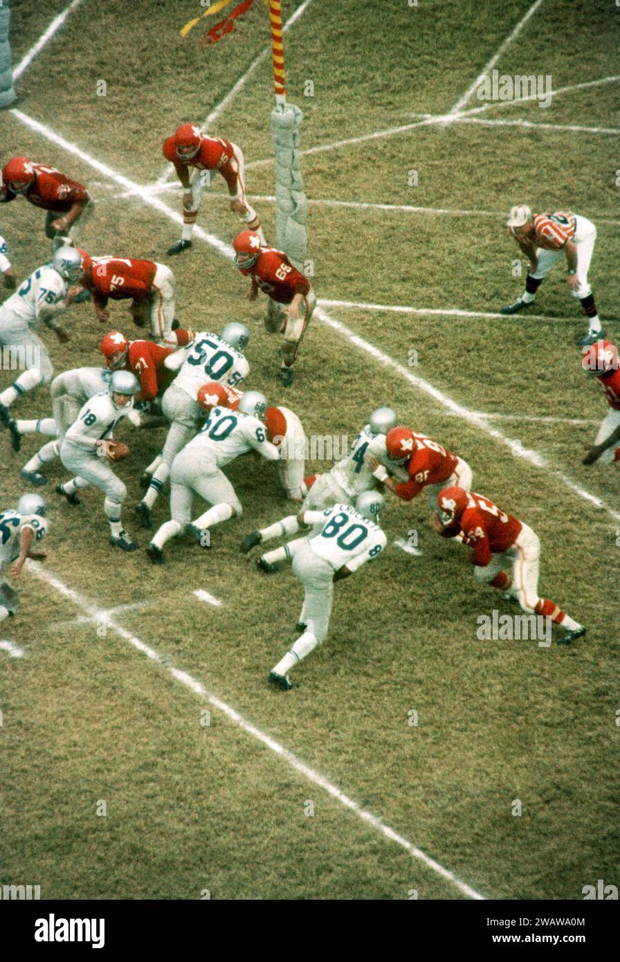 DALLAS, TX - NOVEMBER 12: Quarterback Johnny Green #18 of the Buffalo ...