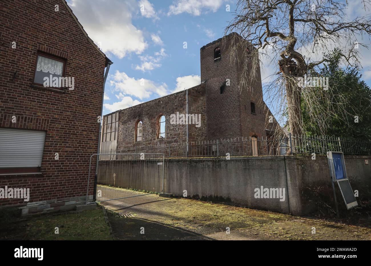 Merzenich, Germany. 05th Jan, 2024. The ruins of a former church stand ...