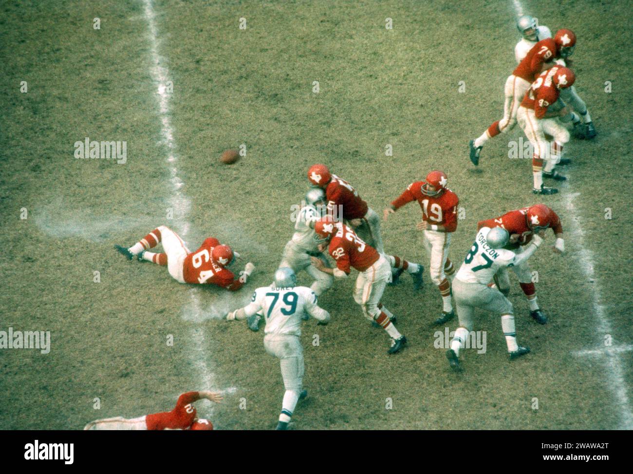 DALLAS, TX - NOVEMBER 12: Quarterback Cotton Davidson #19 of the Dallas ...