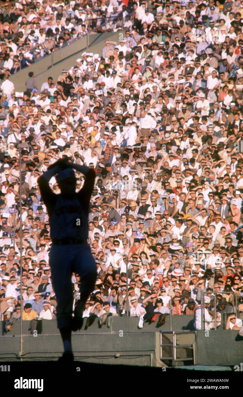LOS ANGELES, CA - JULY 7: Pitcher Ken Hunt #41 of the Cincinnati Reds ...