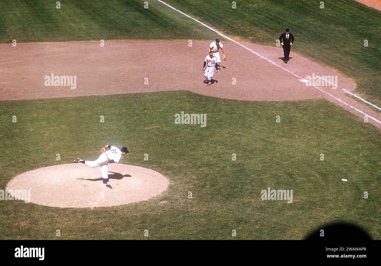 DETROIT, MI - JUNE 27: Pitcher Paul Foytack #21 of the Detroit Tigers ...