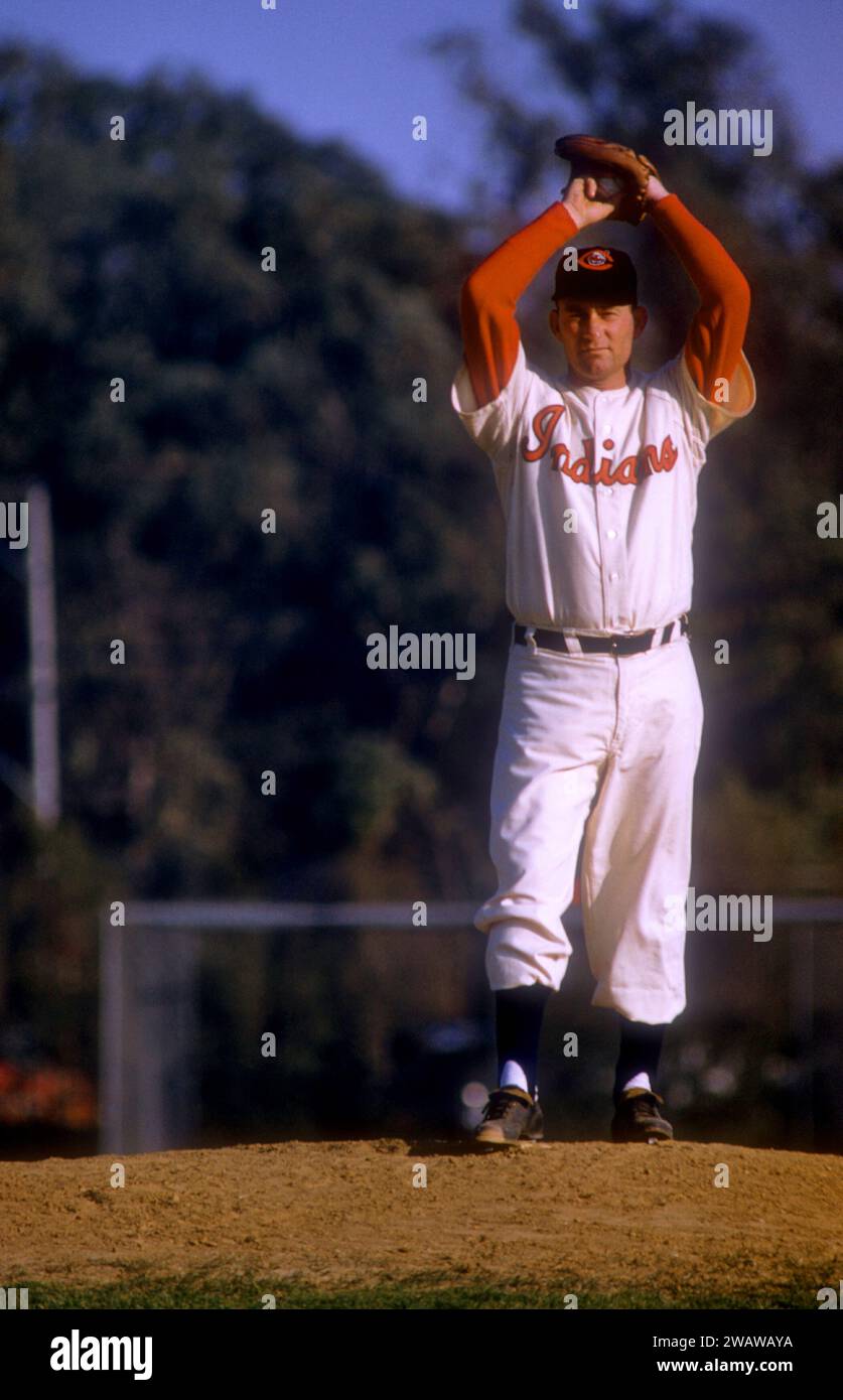 TUCSON, AZ - MARCH, 1957: Pitcher Bob Lemon #21 of the Cleveland ...