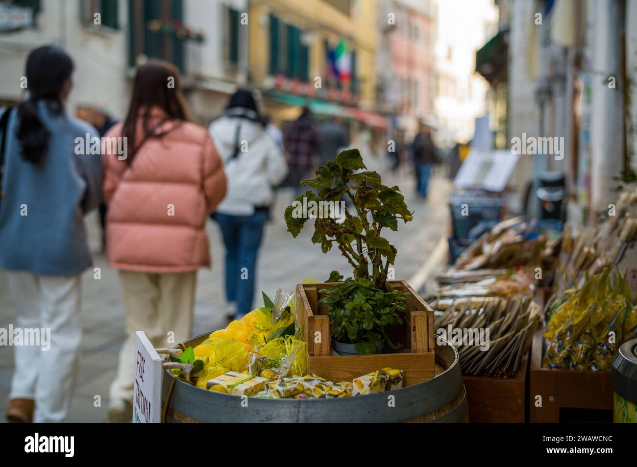 Woman selling lemons hi-res stock photography and images - Alamy