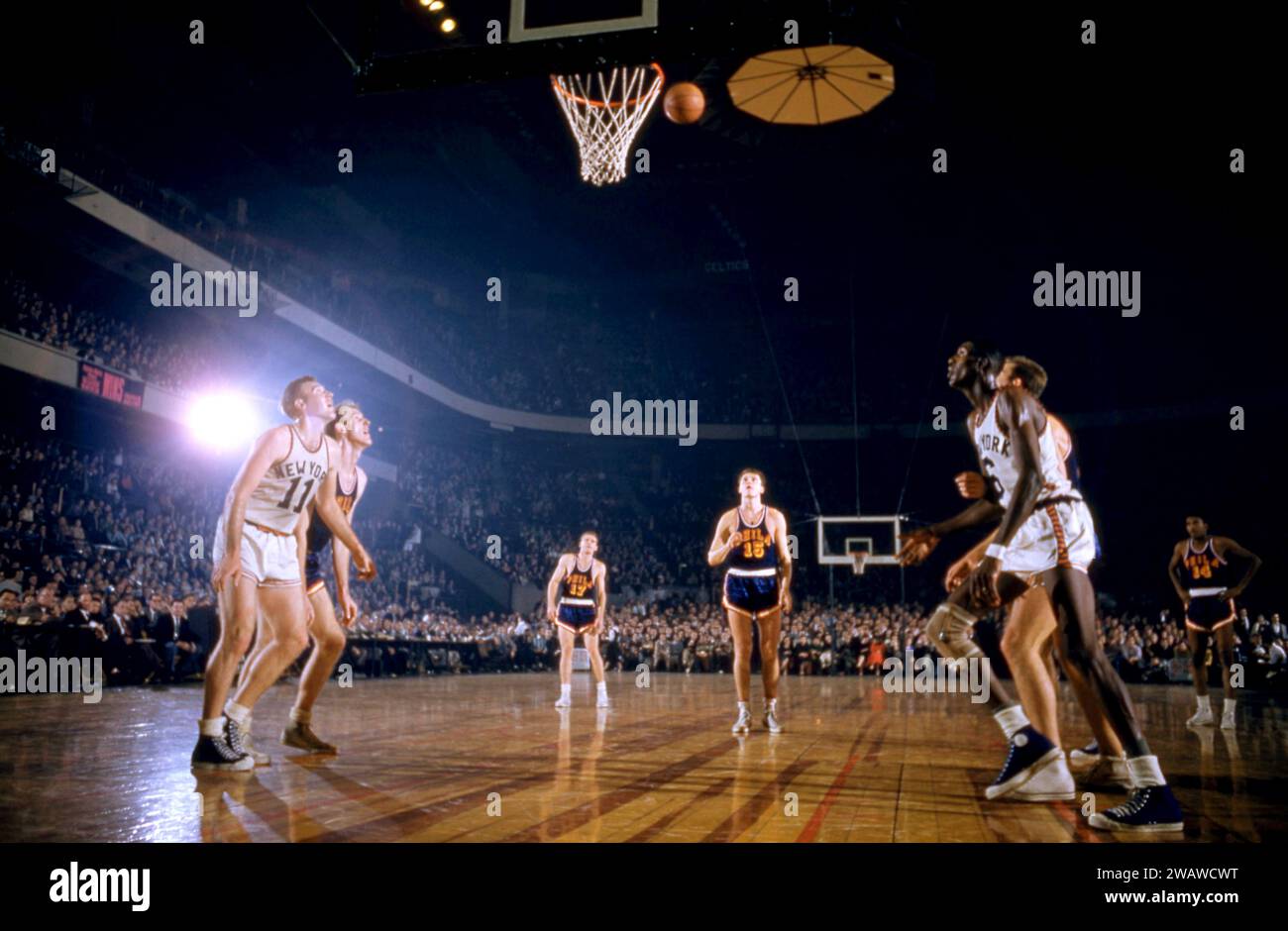 NEW YORK, NY - DECEMBER 27: Tom Gola #15 of the Philadelphia Warriors ...