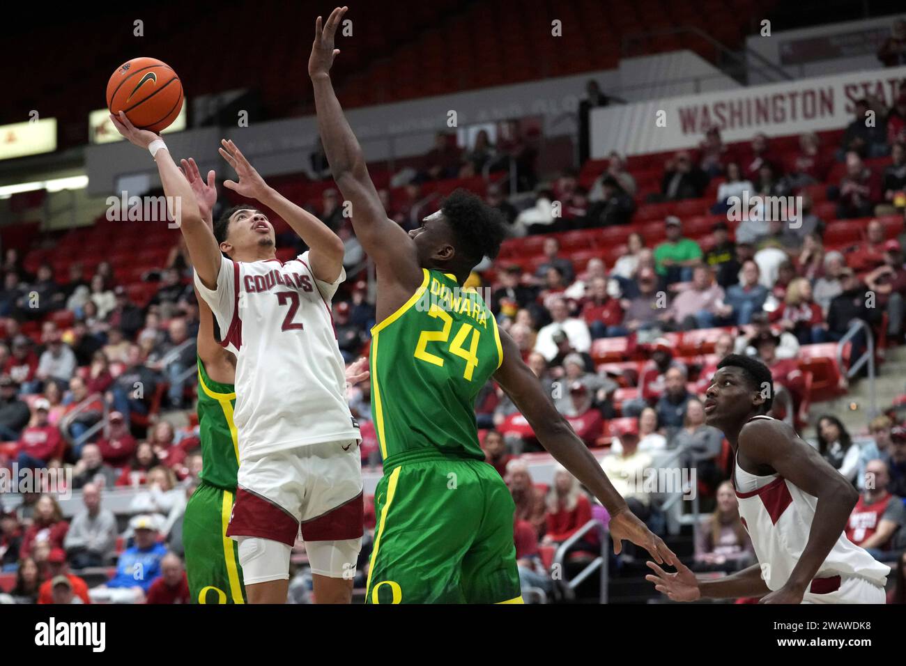 Washington State guard Myles Rice (2) shoots against Oregon center ...