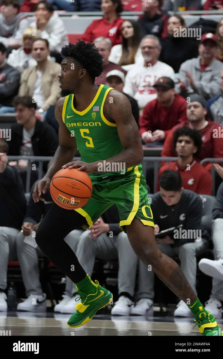 Oregon guard guard Jermaine Couisnard (5) in action against Washington ...