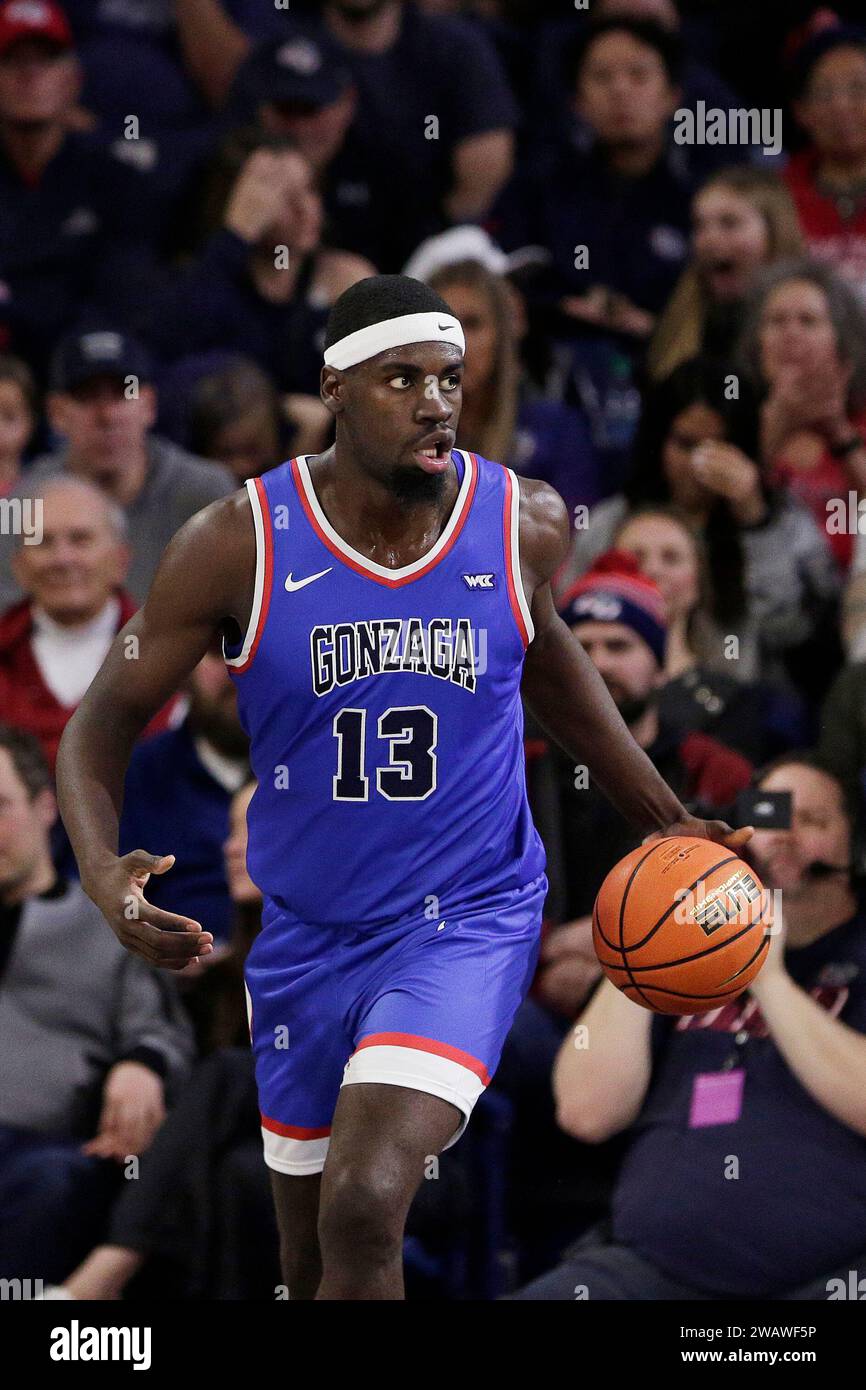 Gonzaga forward Graham Ike controls the ball during the second half of ...