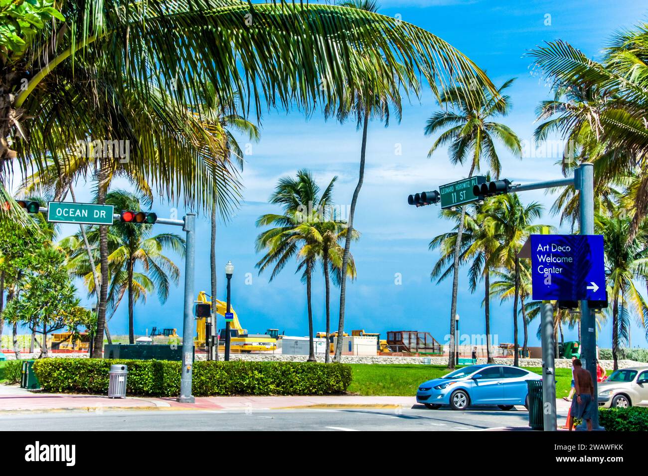 Explore vibrant South Beach Miami through captivating photos. Sunny ...
