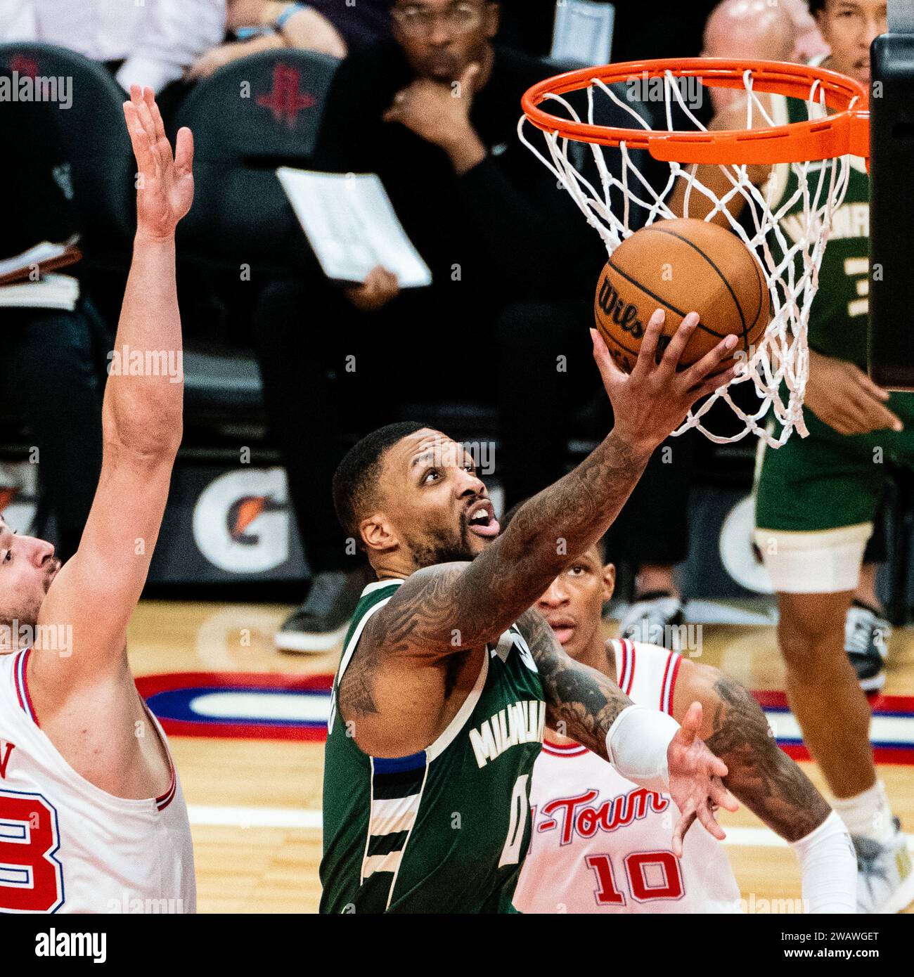 Houston, USA. 6th Jan, 2024. Damian Lillard (C) of Milwaukee Bucks goes ...