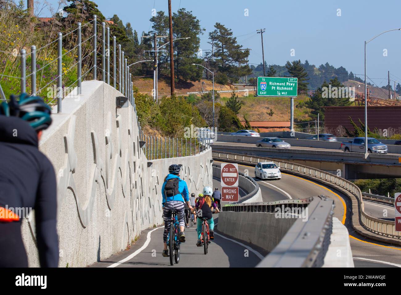 Road and bridge retaining walls hi-res stock photography and images - Alamy