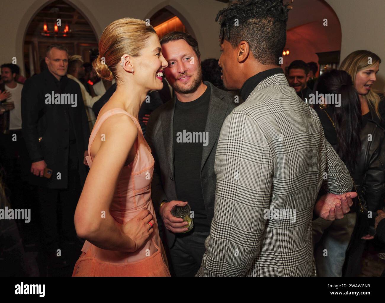 Los Angeles, United States. 07th Jan, 2023. Rosamund Pike and Jon ...