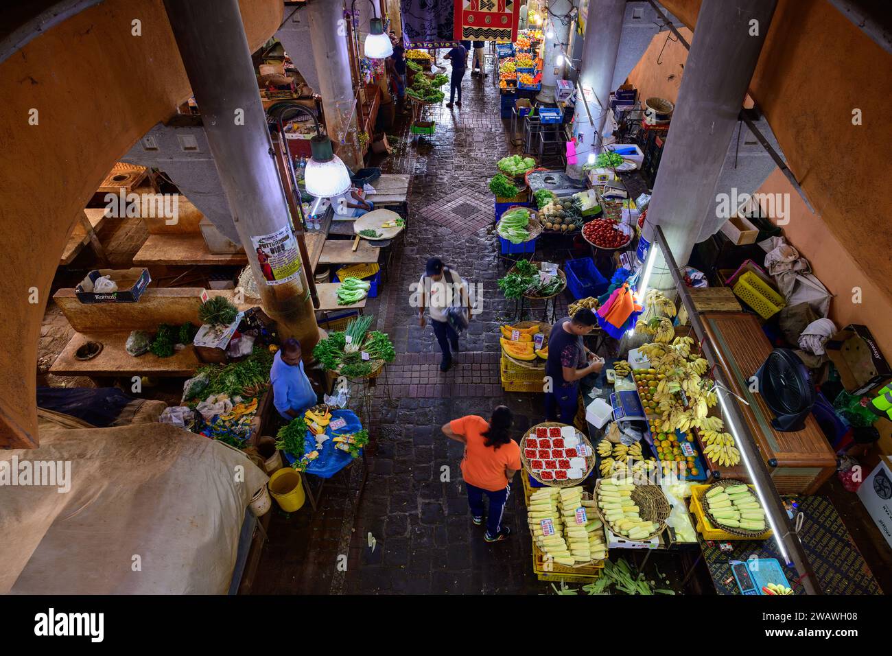 Market food hall hi-res stock photography and images - Alamy
