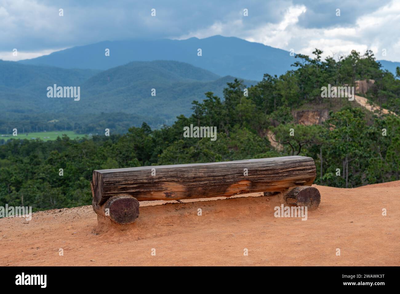 Bridges and trails hi-res stock photography and images - Alamy