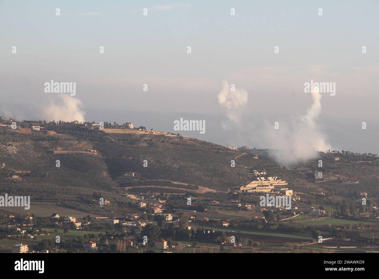 Khiam. 6th Jan, 2024. Billowing smokes are pictured after Israeli ...