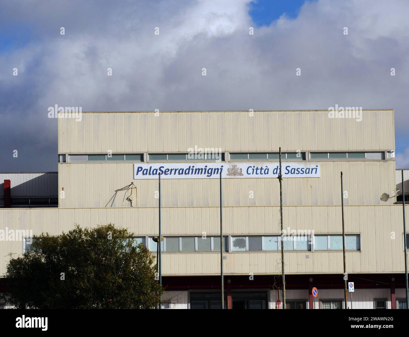 Sports hall architecture hi-res stock photography and images - Alamy