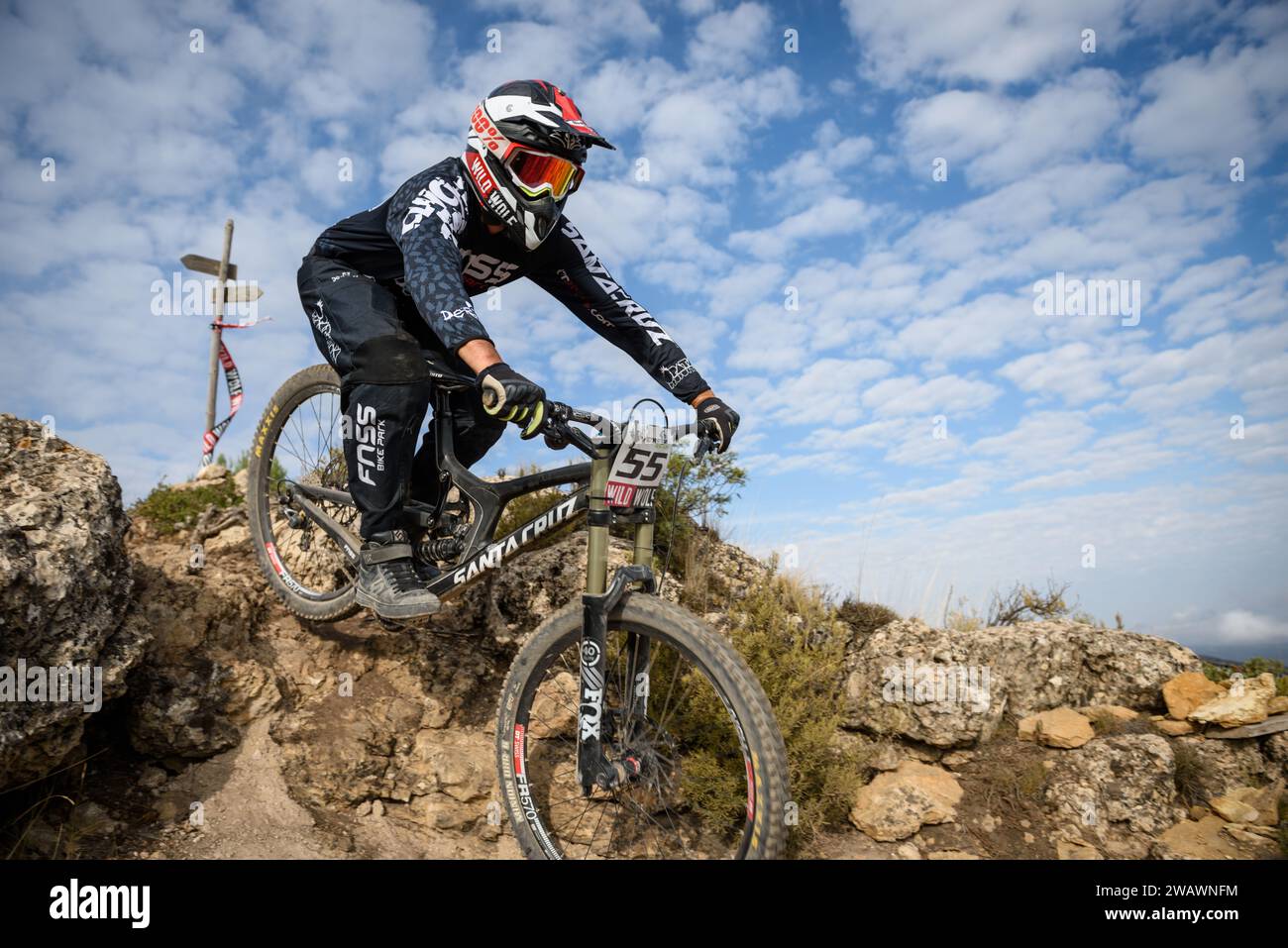 Mtb bicicleta de montaña salto hi-res stock photography and images - Alamy