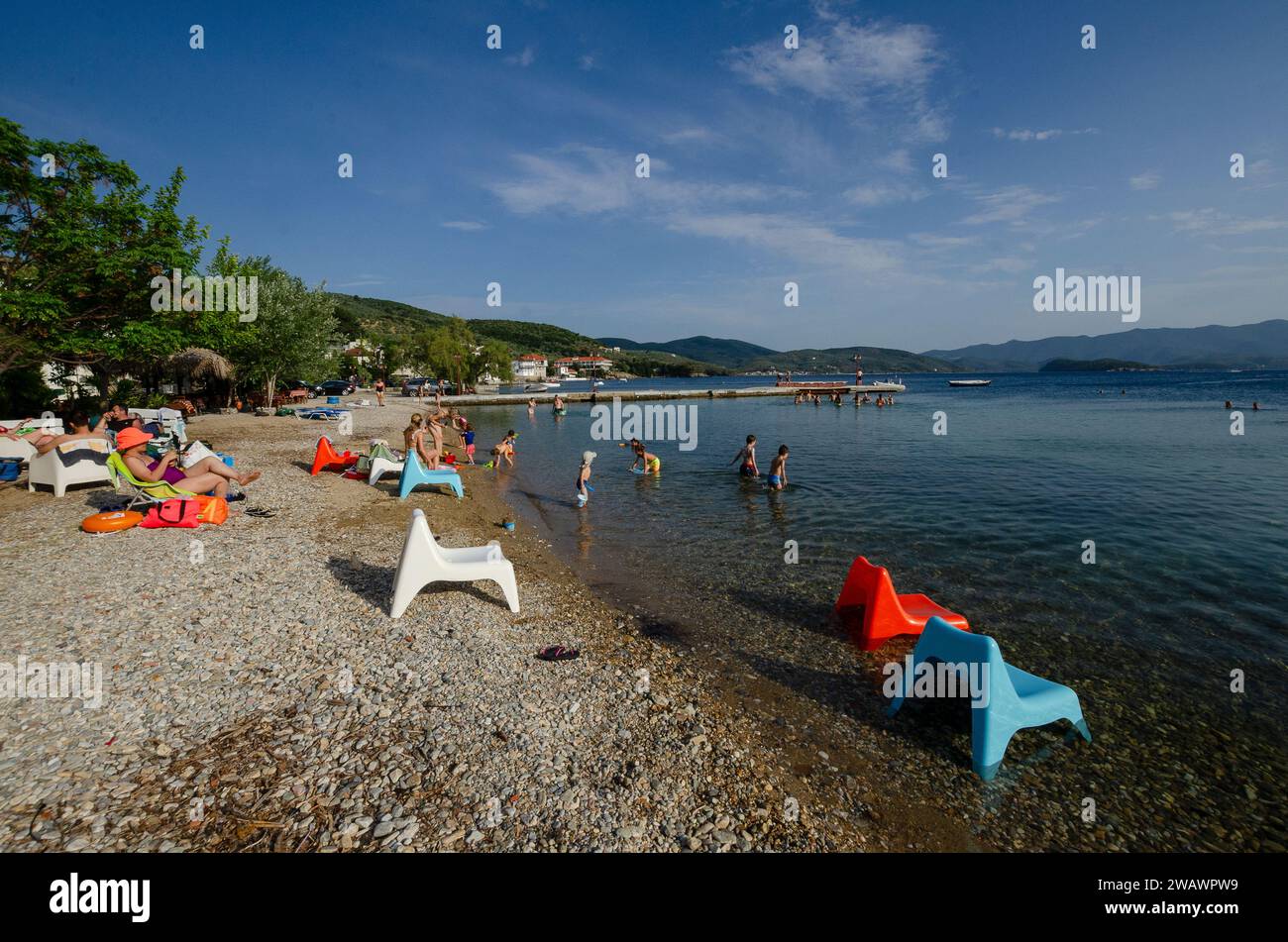 Seaside cafes and houses hi-res stock photography and images - Alamy