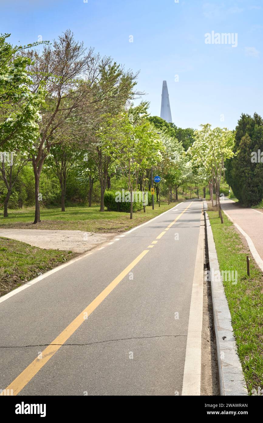 Bicycle path along Han River, Seoul, South Korea Stock Photo - Alamy