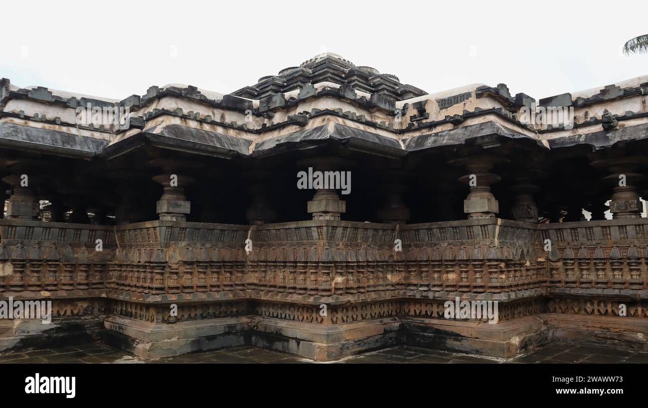 Beautifully Carving Mandapa of Ancient Shree Tarakeshwara Swamy Temple ...