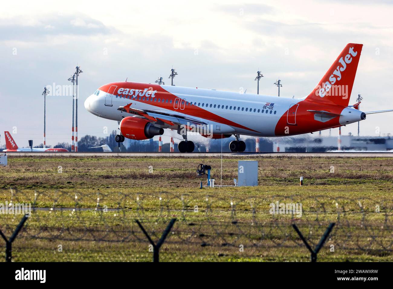 Easyjet airbus plane 2023 hi-res stock photography and images - Alamy