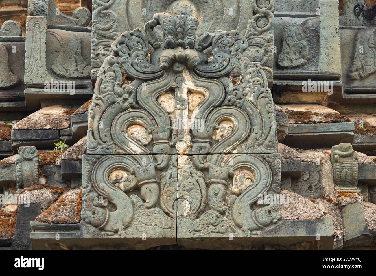 Beautiful Carvings of Hindu Mythological Creatures and Kirtimukha on ...