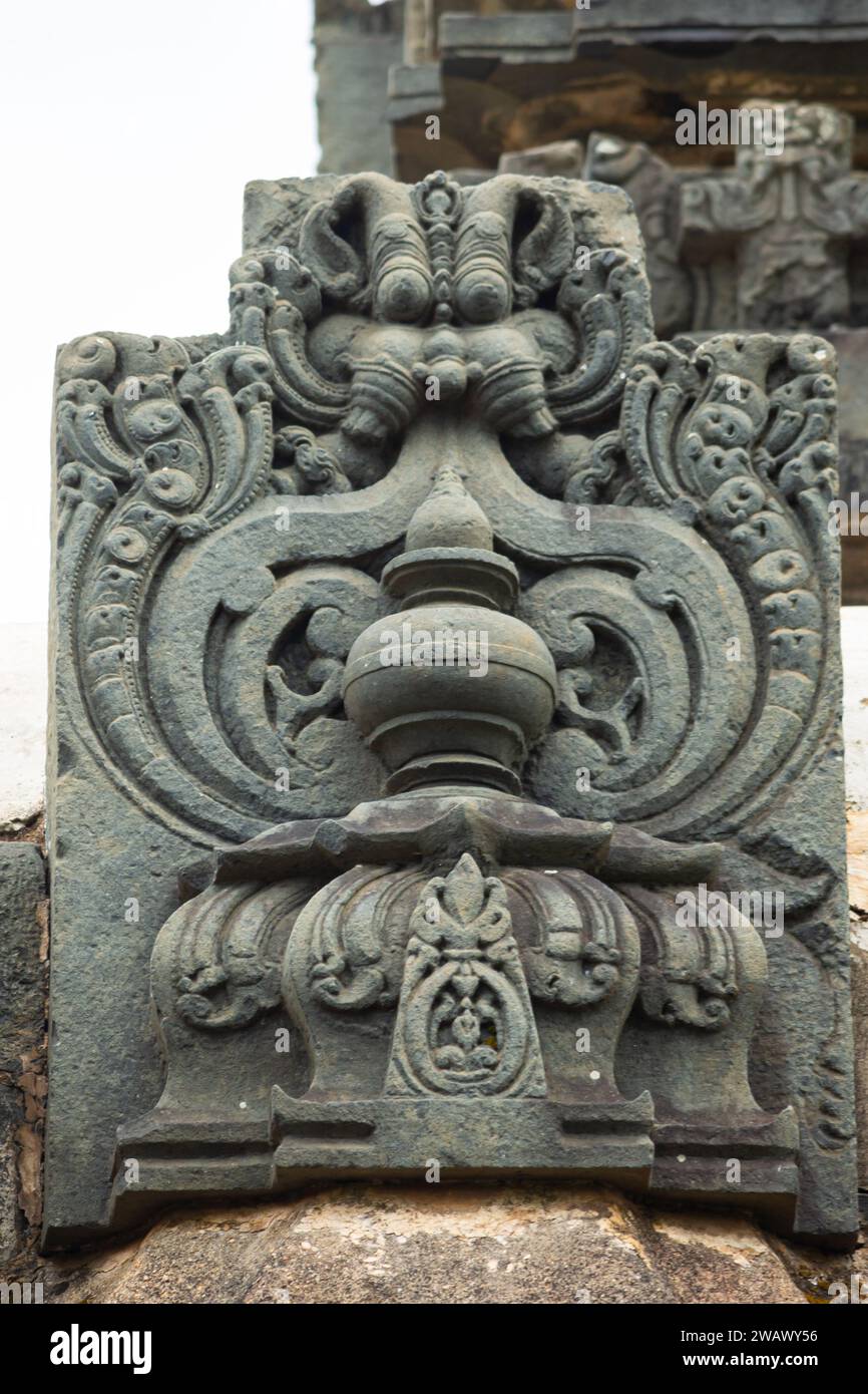 Beautiful Carvings of Hindu Mythological Creatures and Kirtimukha on ...