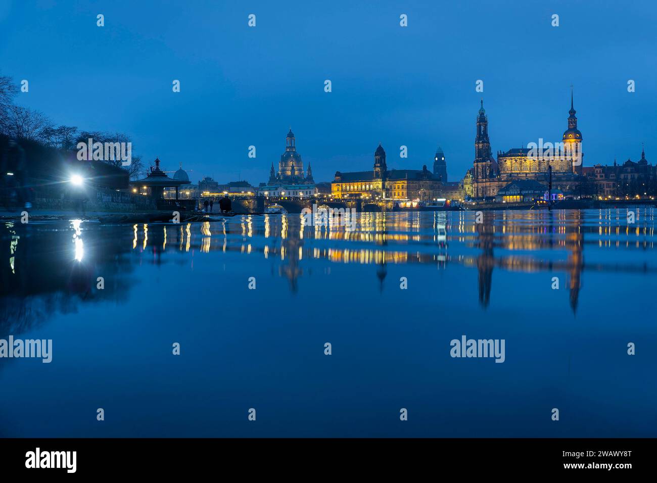 Elbehochwasser in Dresden Beim ersten Hochwasser des Jahres 2024, ist ...