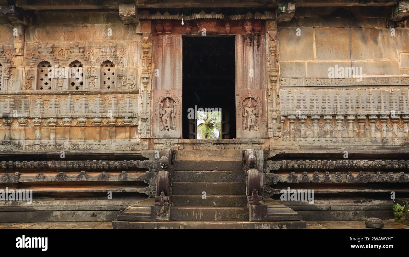 Beautiful Carvings on the Wall of Ancient Shri Aghoreshwara Swamy ...
