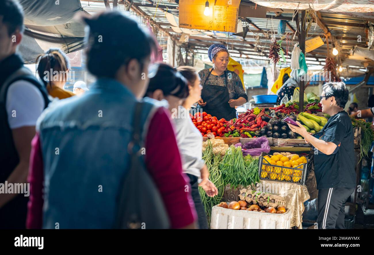 Female market stall hi-res stock photography and images - Alamy