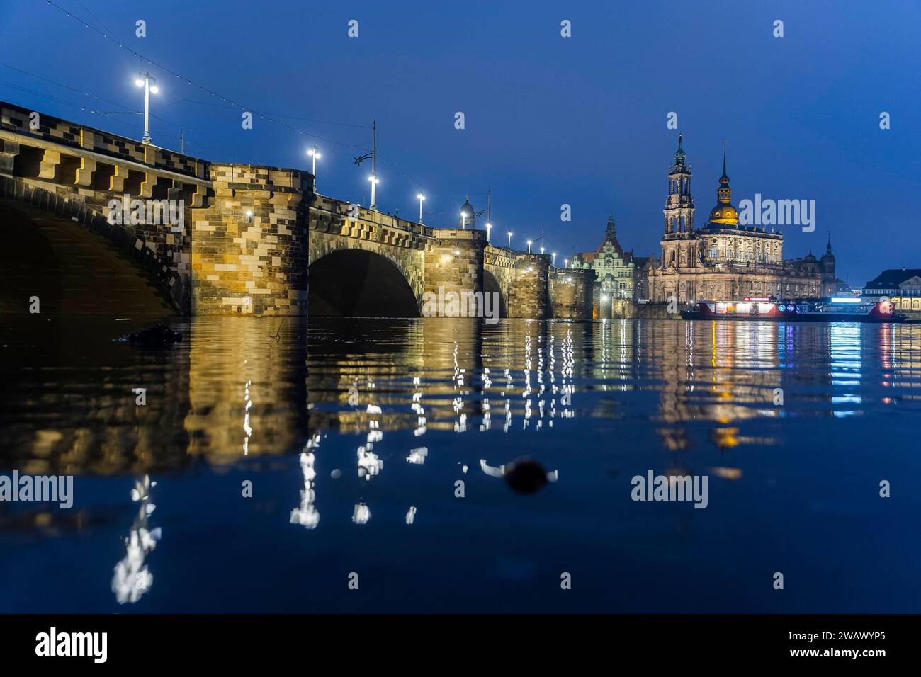 Elbehochwasser in Dresden Beim ersten Hochwasser des Jahres 2024, ist ...