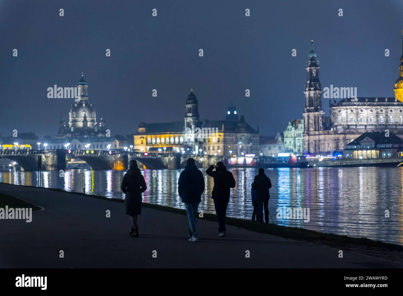 Elbehochwasser in Dresden Beim ersten Hochwasser des Jahres 2024, ist ...
