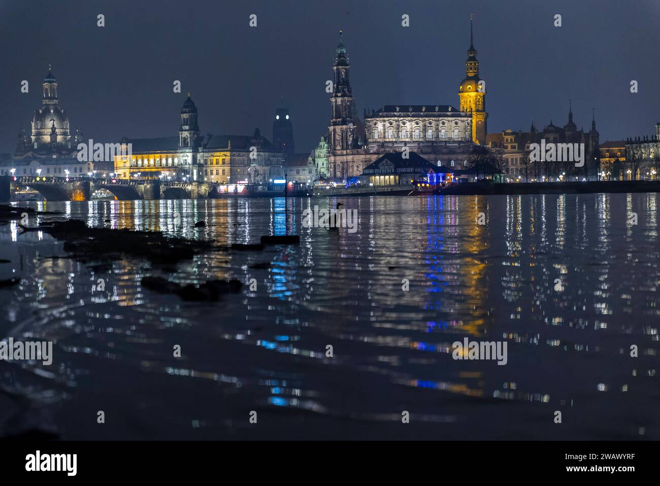 Elbehochwasser in Dresden Beim ersten Hochwasser des Jahres 2024, ist ...