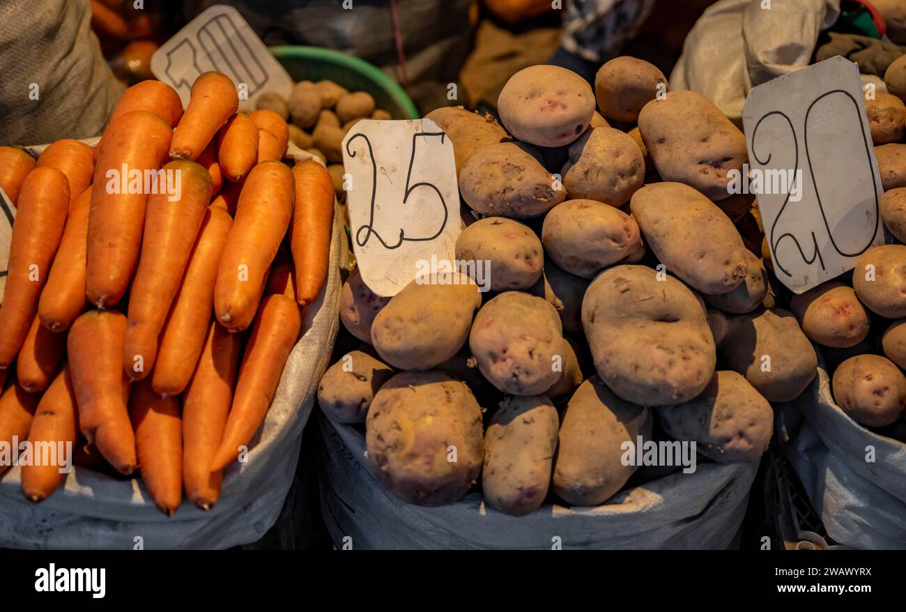 Potatoes, stall, Osh Bazaar, Bishkek, Kyrgyzstan Stock Photo - Alamy