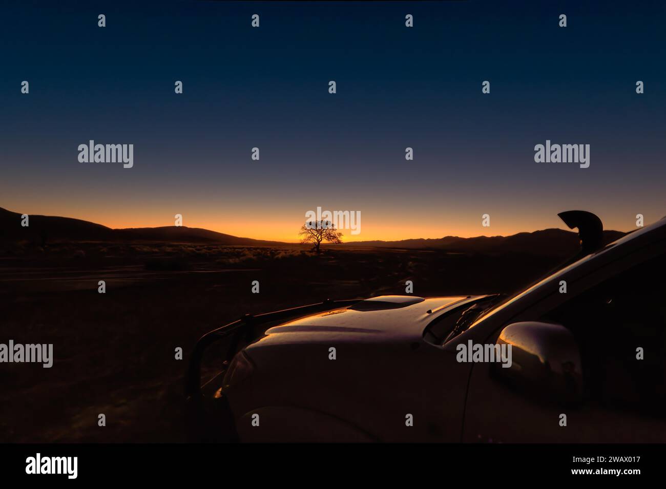 Jeep sunset hi-res stock photography and images - Alamy
