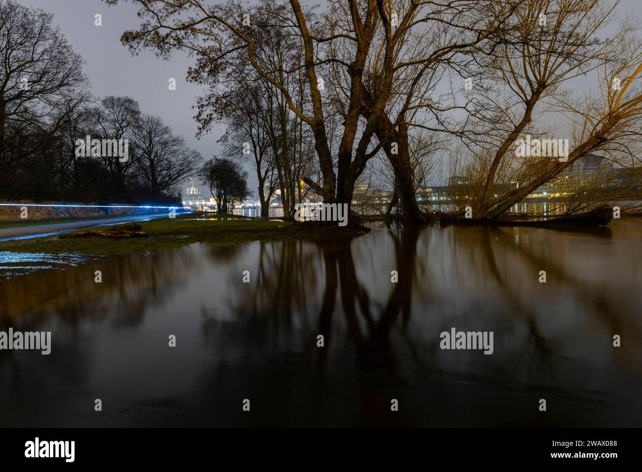 Elbehochwasser in Dresden Beim ersten Hochwasser des Jahres 2024, ist ...