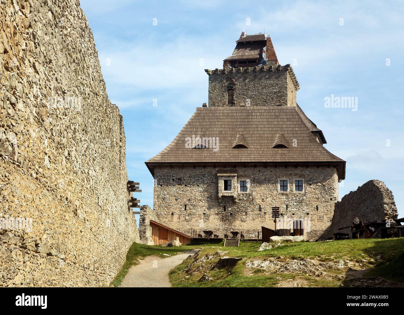 Stone gothic castle hi-res stock photography and images - Alamy