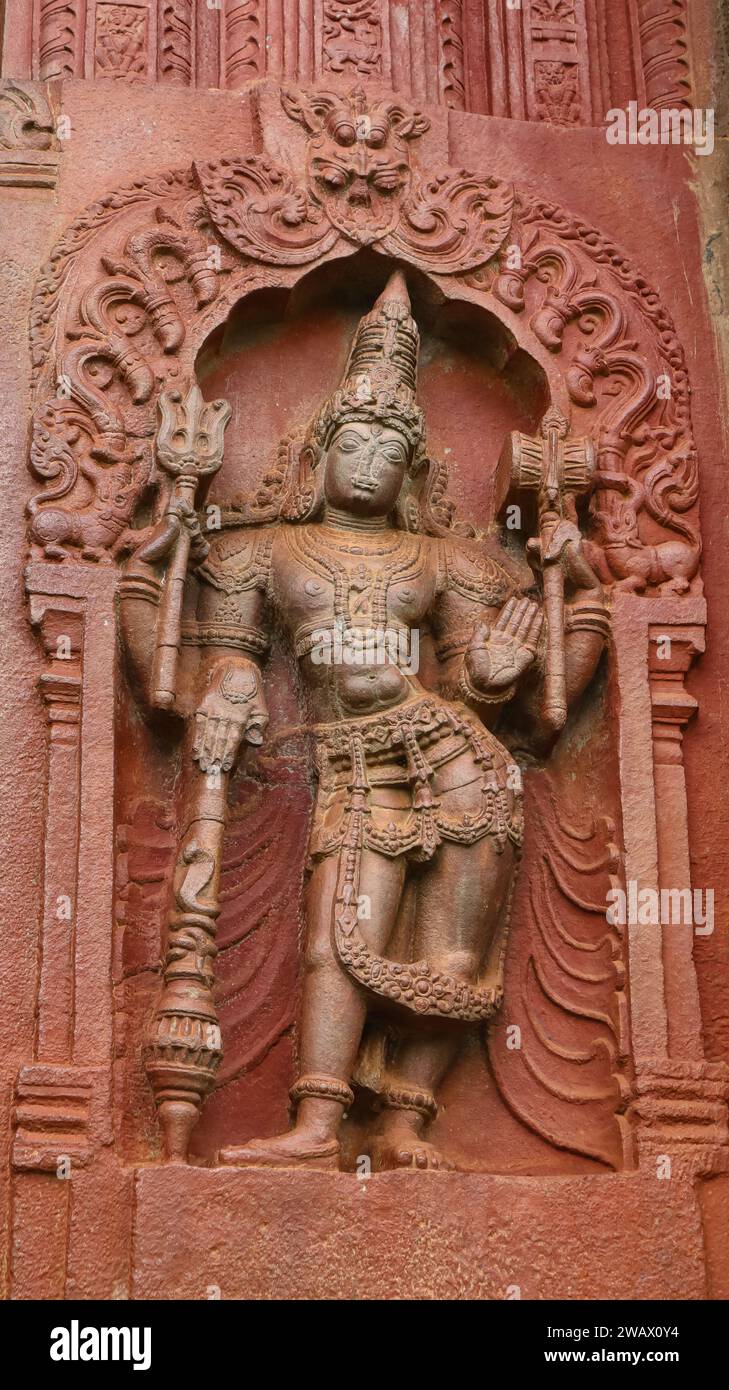 The Beautiful Carving Sculpture of Dwarapala {Doorkeeper} of Lord Shiva ...