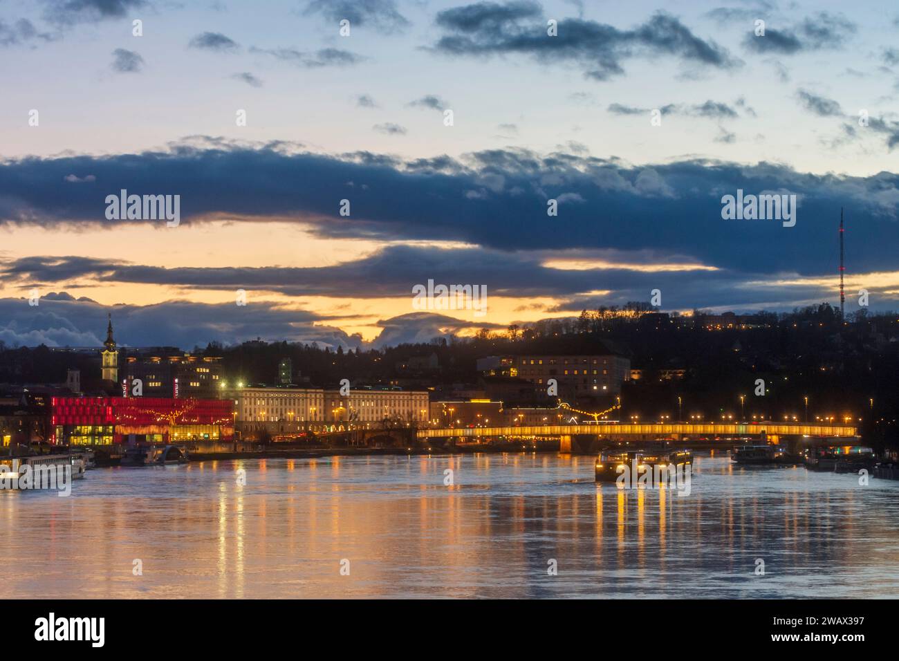 Schloss linz castle hi-res stock photography and images - Alamy
