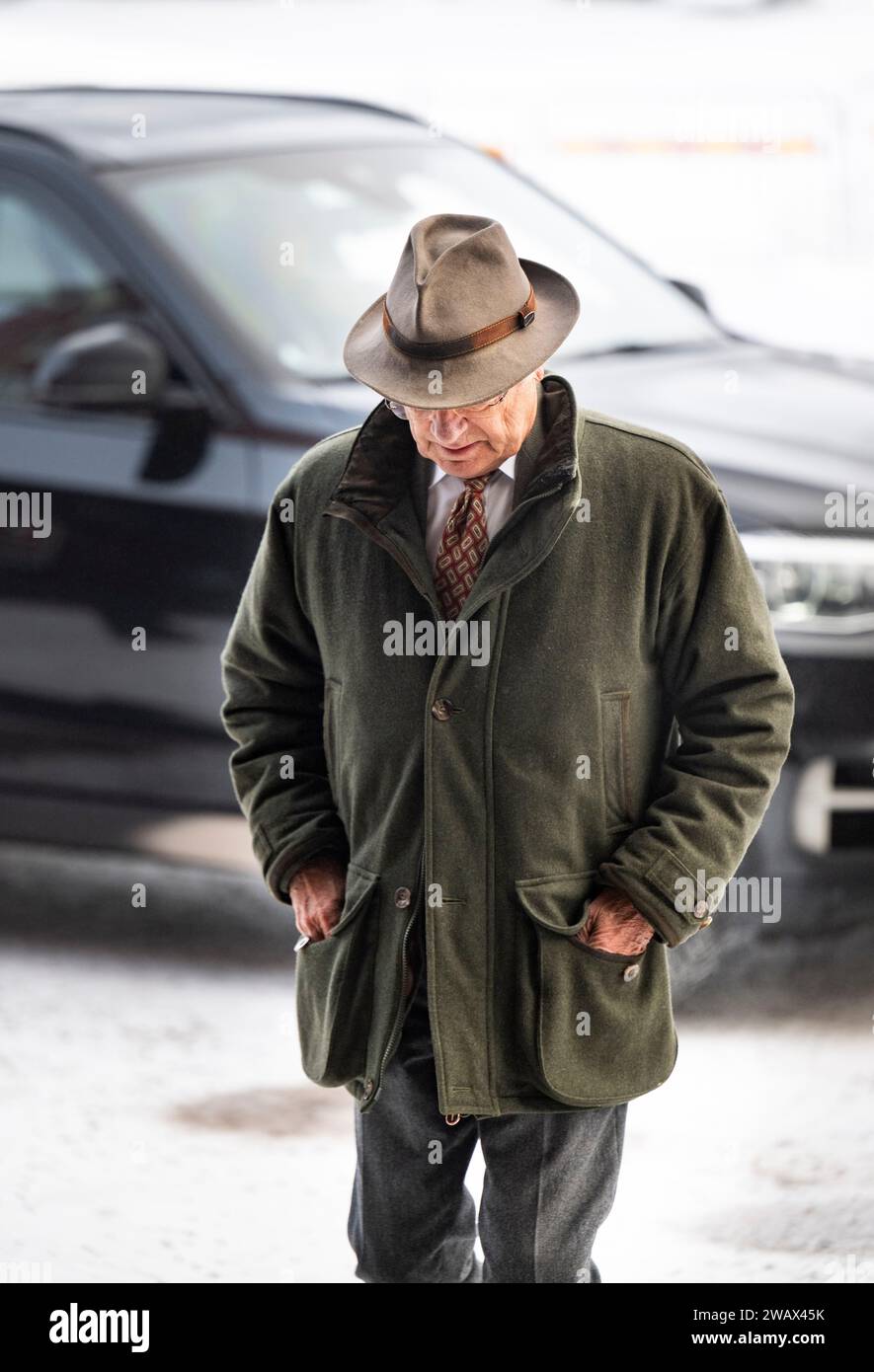King Carl Gustaf arrives to the Society and Defense National Conference ...