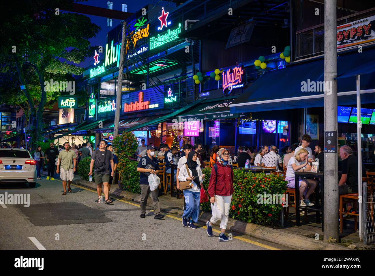 Kuala Lumpur nightlife. A busy evening on Changkat Bukit Bintang Stock ...