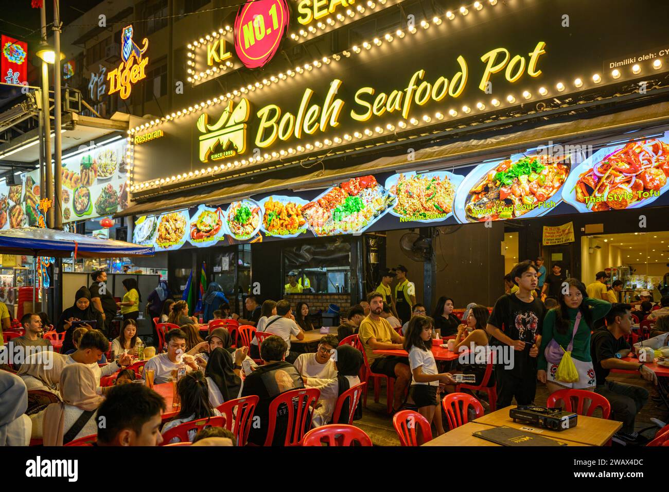 Boleh seafood pot hi-res stock photography and images - Alamy