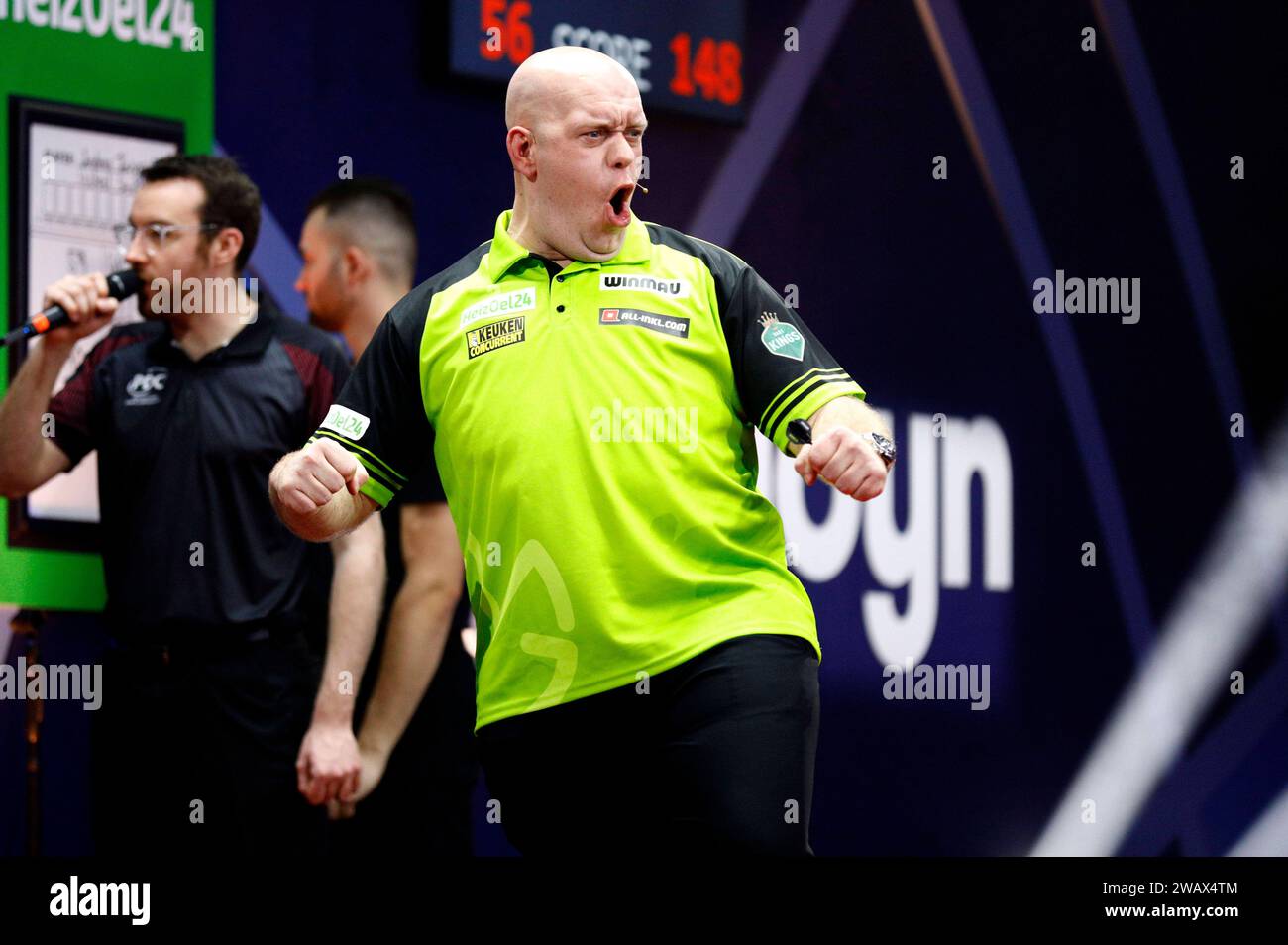 Michael Mighty Mike van Gerwen bei der Promi-Darts-WM 2024 im Maritim Hotel. Düsseldorf, 06.01. ...