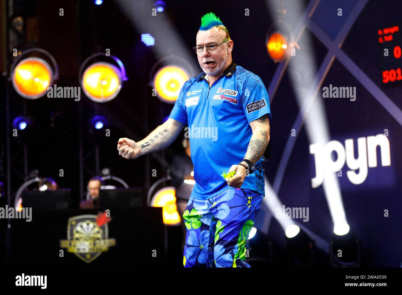 Peter Snakebite Wright bei der Promi-Darts-WM 2024 im Maritim Hotel ...