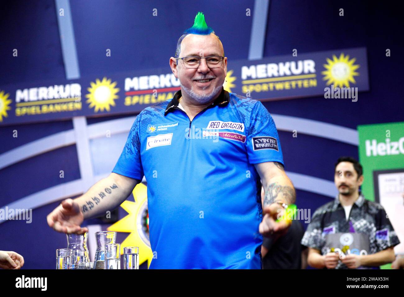 Peter Snakebite Wright bei der Promi-Darts-WM 2024 im Maritim Hotel ...