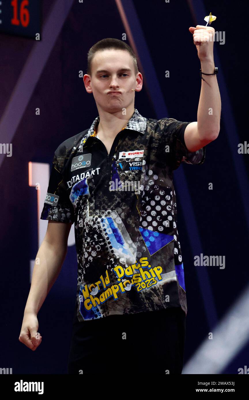 Ricardo Pikachu Pietreczko bei der Promi-Darts-WM 2024 im Maritim Hotel ...