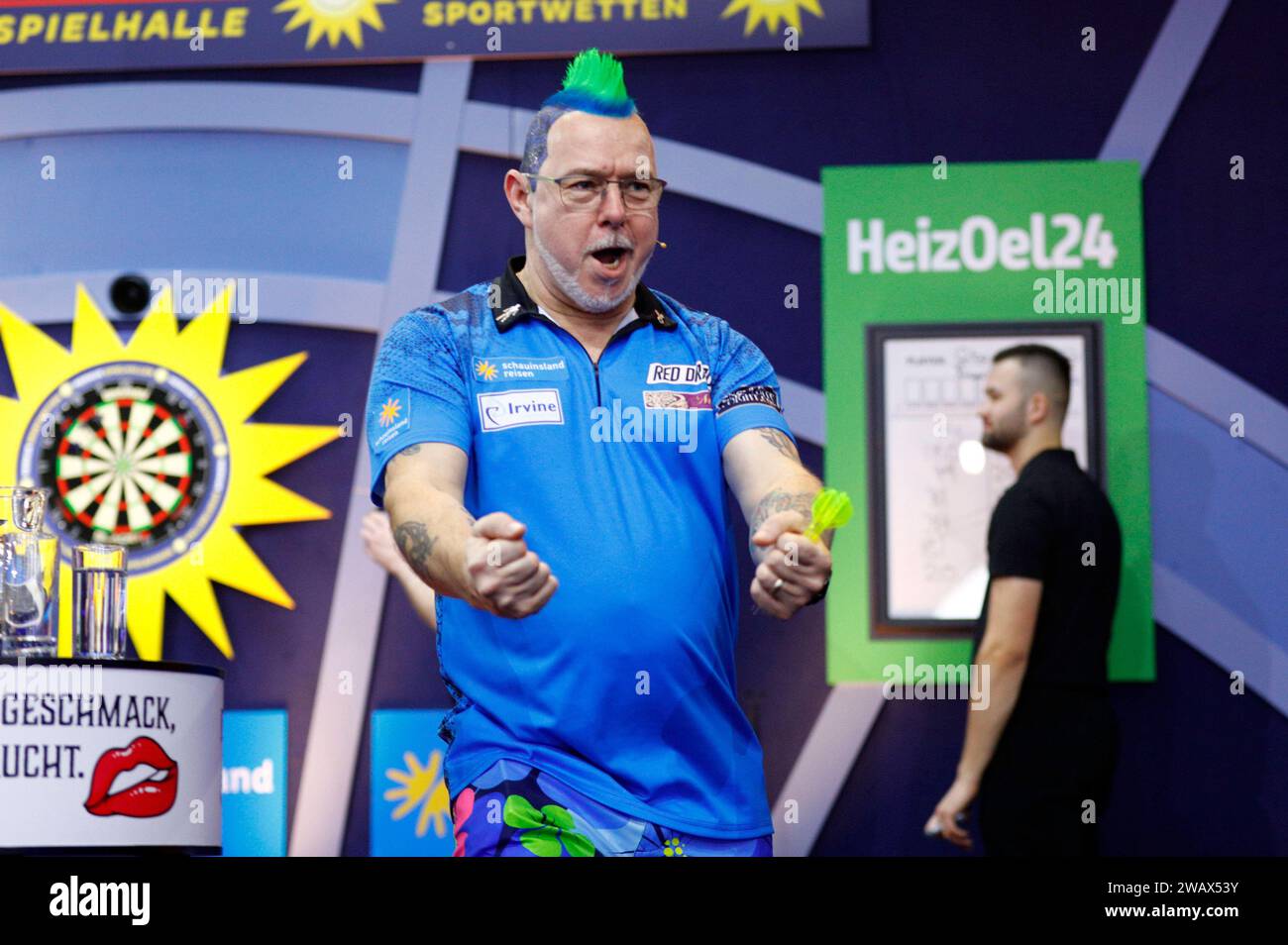 Peter Snakebite Wright bei der Promi-Darts-WM 2024 im Maritim Hotel ...