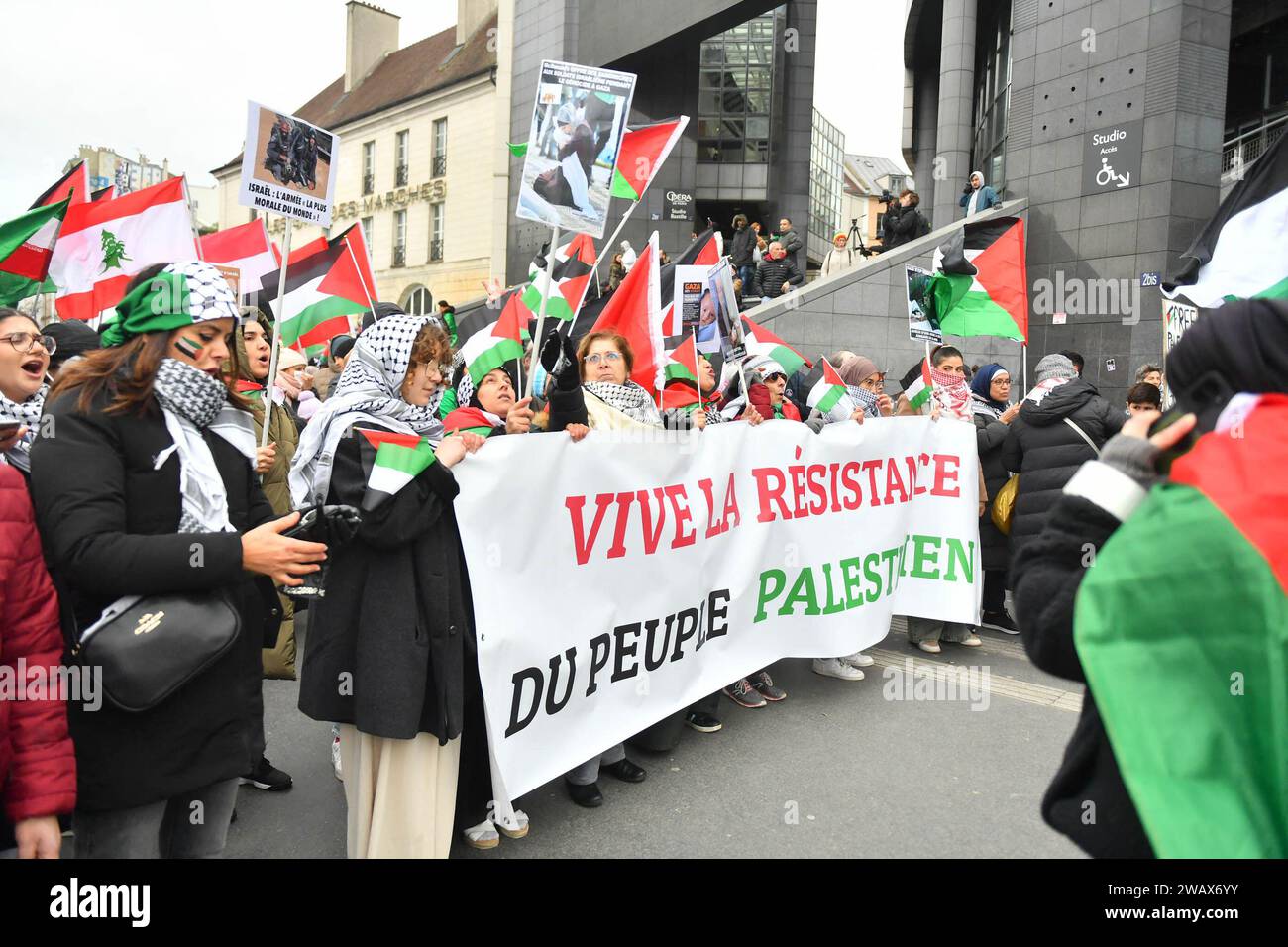 Paris, France. 07th Jan, 2024. Demonstration for ceasefire in Gaza and ...