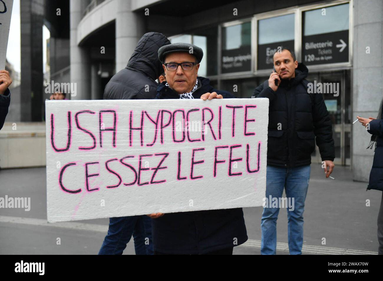 Paris, France. 07th Jan, 2024. Demonstration for ceasefire in Gaza and ...