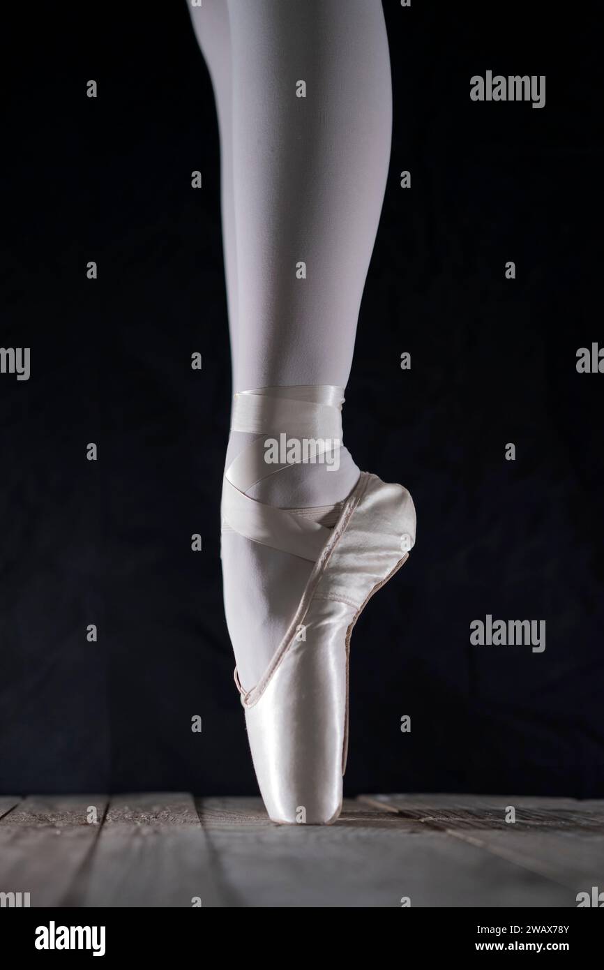 Left foot dance hi-res stock photography and images - Alamy